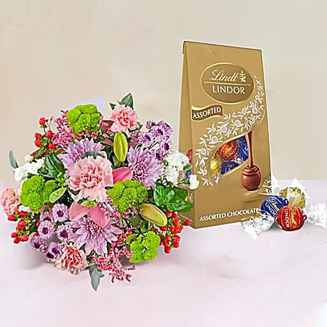 Lindor holding flowers usa | Gift Lindor holding flowers- FNP